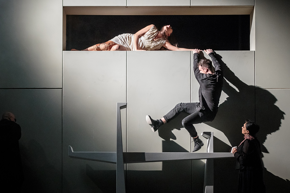 FRIDA (theatrical performance) - Duda Éva Társulat – Eva Duda Dance Company